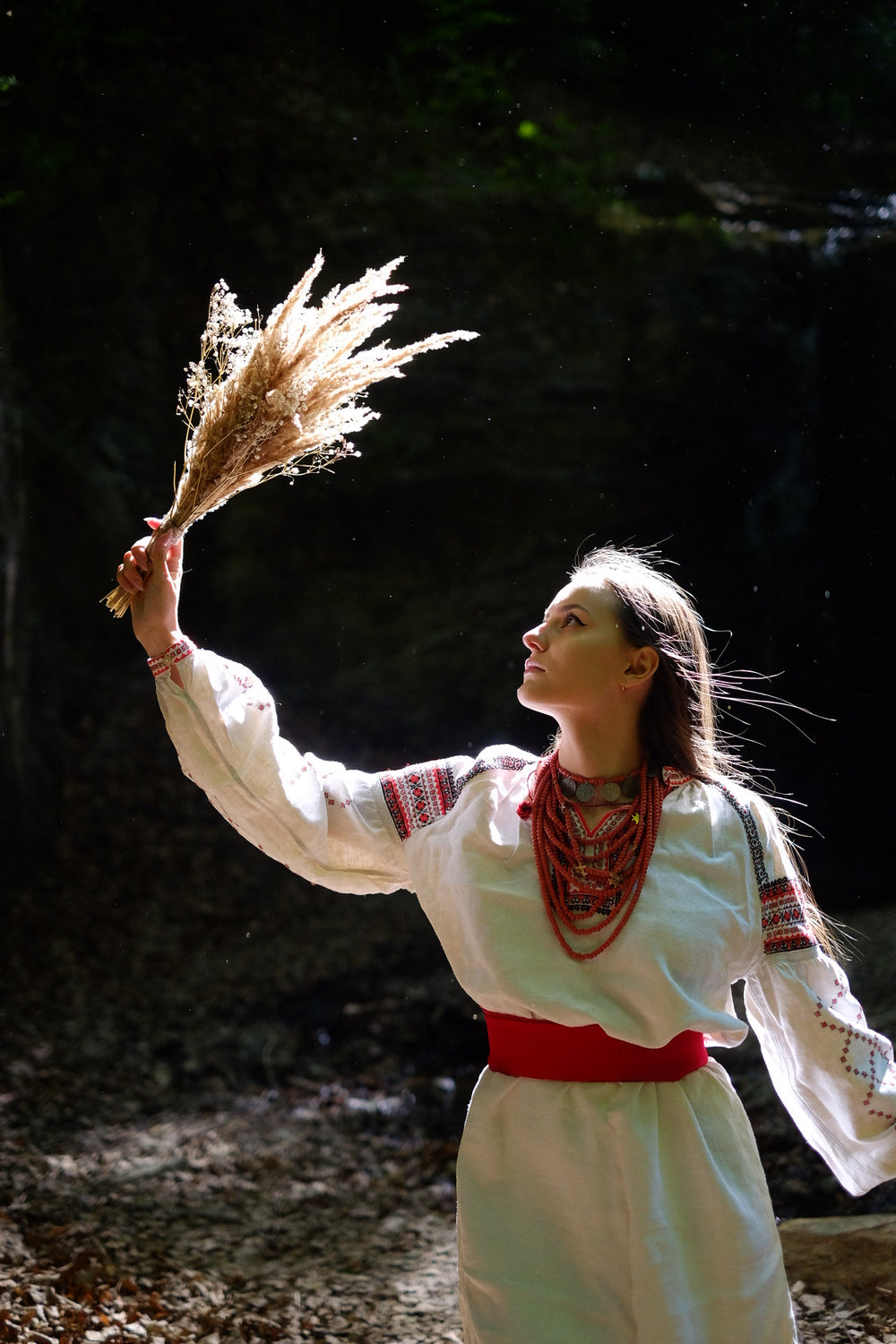 Vatra - Embroidered Clothes & Folk Art
